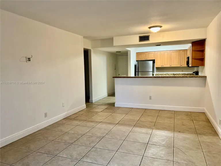 5201 Geneva Way #102, Doral, FL 33166 Property for rent