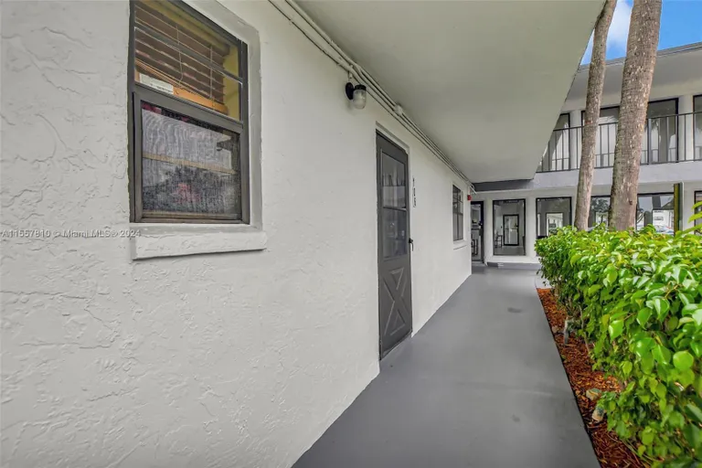 9233 SW 8th St #106, Boca Raton, FL 33428 Property for rent