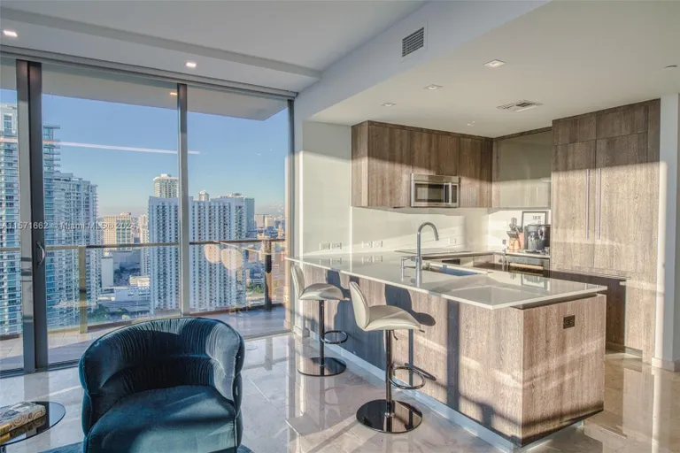 88 SW 7th St #3212, Miami, FL 33130 Property for sale