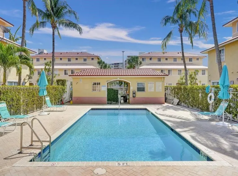 2060 NE 167th St #3-116, North Miami Beach, FL 33162 Property for rent